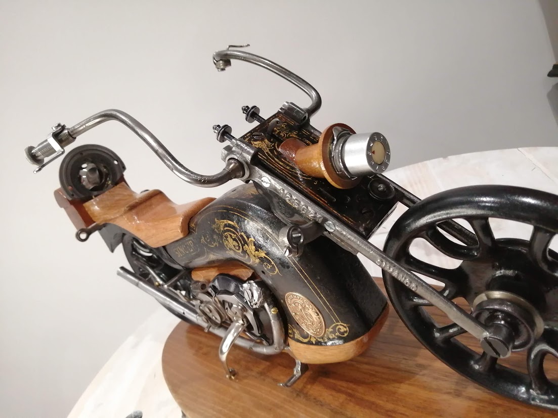 La Légendaire (Singer) – L'atelier barisien